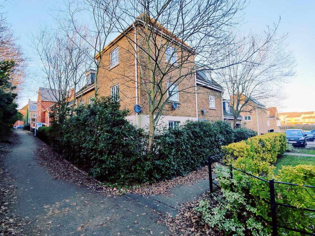 Hakewill Way, Colchester CO4 6 bed semi-detached house - £2,400 pcm (£ ...