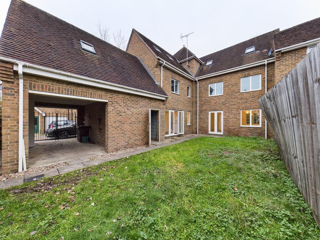 Hakewill Way, Colchester CO4 6 bed semi-detached house - £2,400 pcm (£ ...