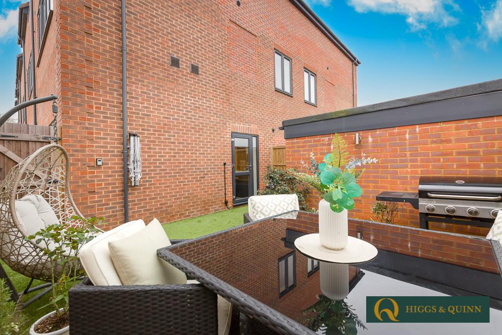 Leatherhead 1 bed apartment - £290,000