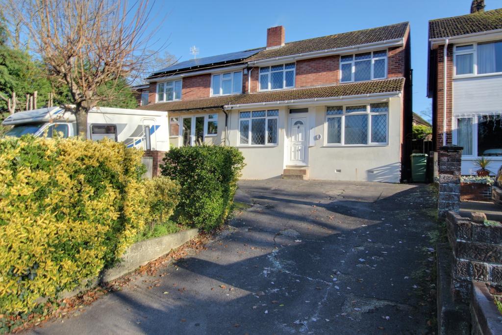 HAVANT ROAD, HORNDEAN 3 bed semi-detached house - £295,000