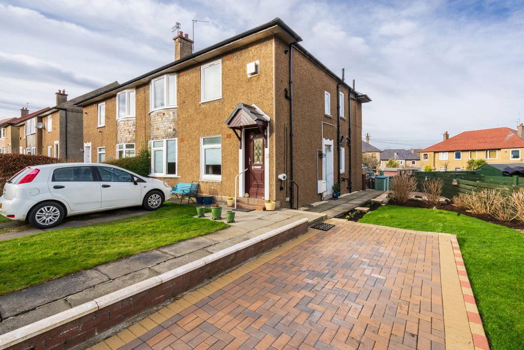 237 Colinton Mains Road, Edinburgh... 2 bed flat - £200,000