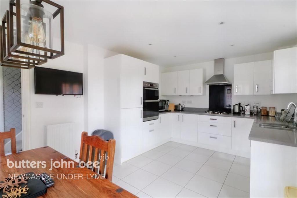 Loachbrook Farm Way, Congleton 3 bed detached house - £1,350 pcm (£312 pw)