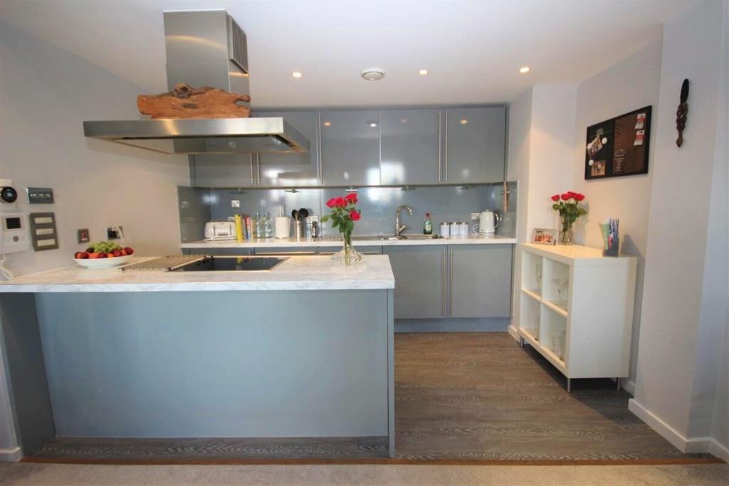 Castlegate, Chester Road Manchester M15 2 bed apartment - £1,600 pcm (£ ...