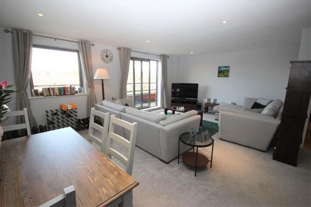 Castlegate, Chester Road Manchester M15 2 bed apartment - £1,600 pcm (£ ...