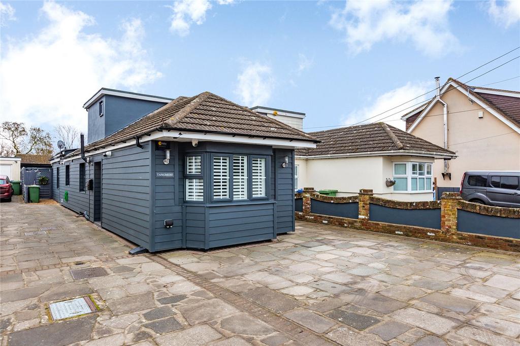 Albert Road, Bulphan, Upminster... 2 bed bungalow - £500,000