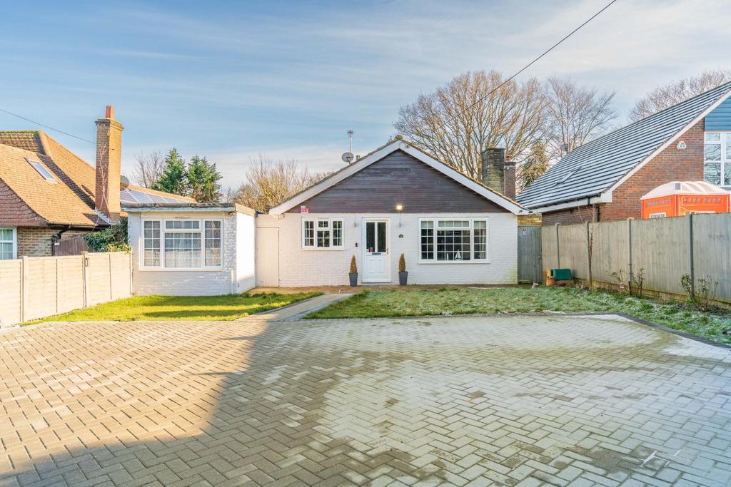 Orchard End Avenue, Amersham... 4 bed detached bungalow - £875,000
