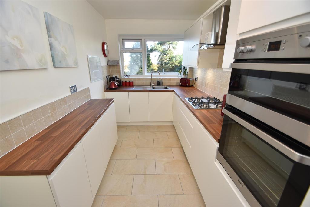 Prospect Road, Prenton 3 bed apartment - £750 pcm (£173 pw)