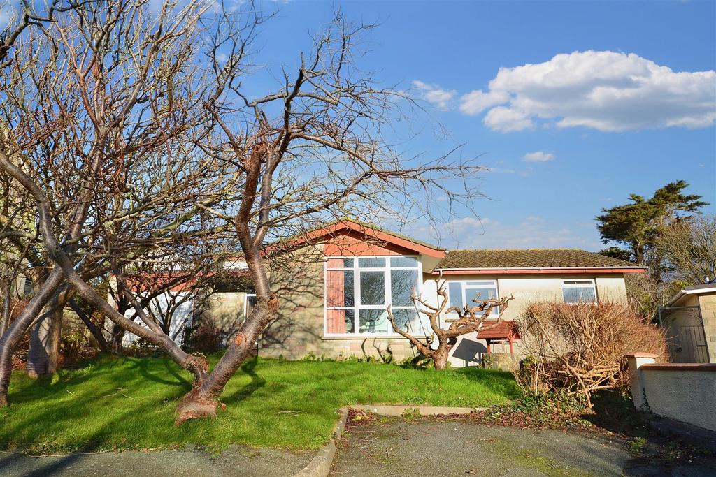 Gorsewood Drive, Hakin, Milford Haven 3 bed detached bungalow - £325,000