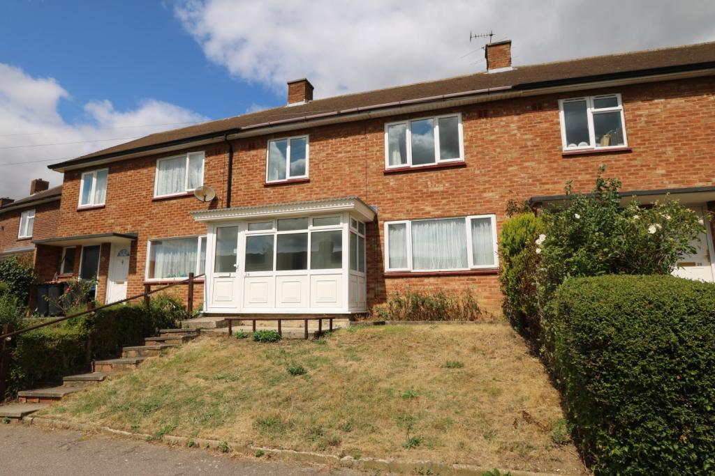 Roundmead, Bedford, MK41 3 bed terraced house - £250,000