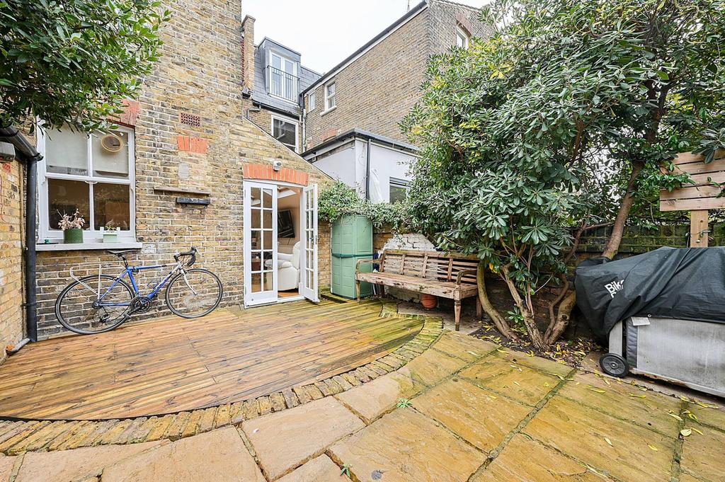 Pennard Road, Shepherd's Bush, London, W12 2 bed flat for sale - £695,000