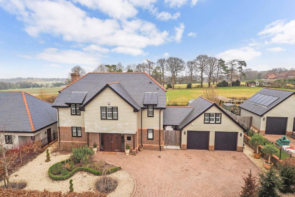 Wield Road, Medstead, Alton, Hampshire 4 bed detached house - £1,300,000