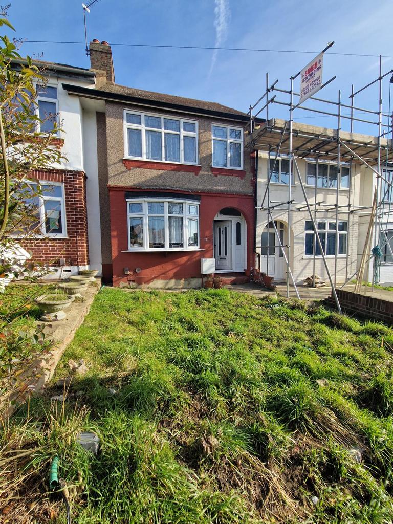 Ascension Road, Romford RM5 3RT 3 bed terraced house - £400,000