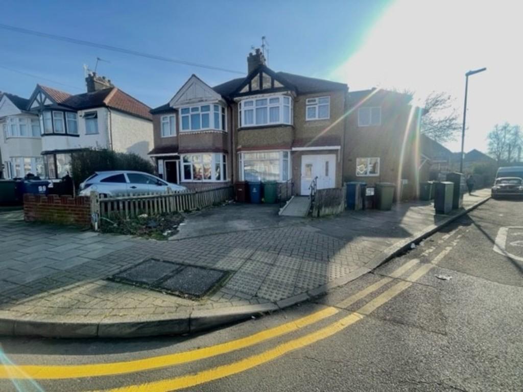 Weald Lane, Harrow Weald 1 bed ground floor maisonette for sale - £279,000