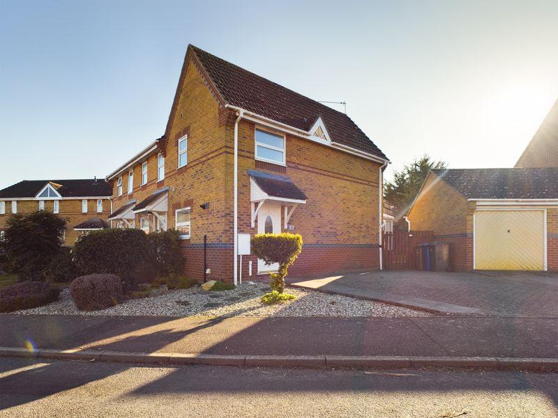 Brayfield Close, Bury St. Edmunds 2 bed end of terrace house - £265,000