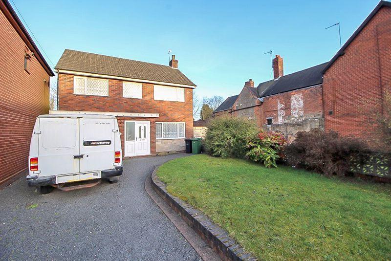High Street, SEDGLEY, DY3 1RH 3 bed detached house - £265,000
