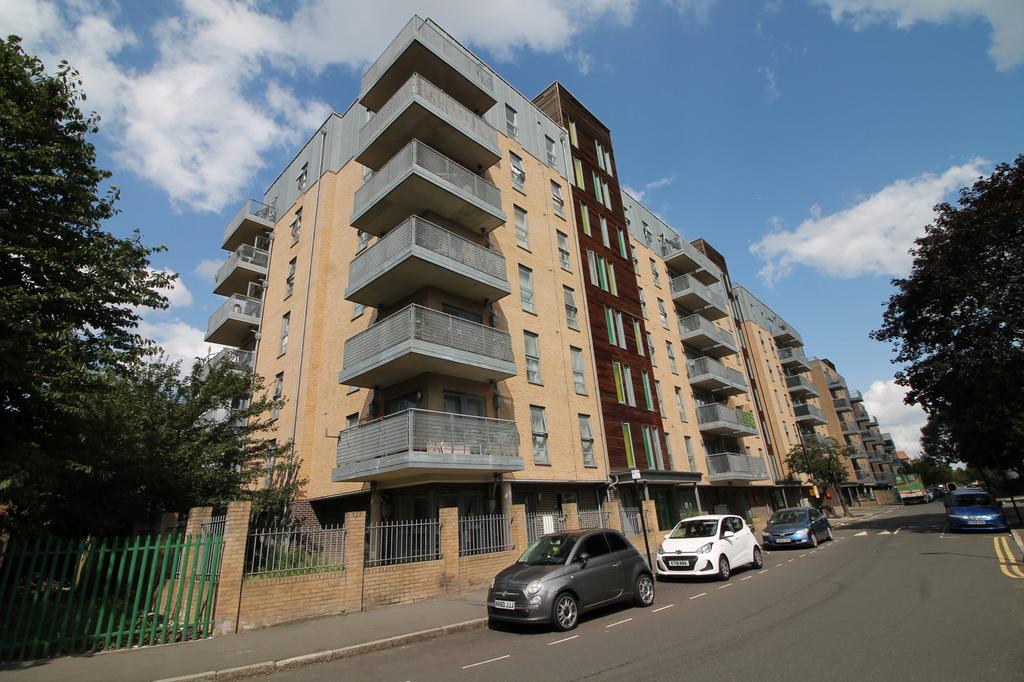 Butchers Road, London, E16 2 bed flat - £1,745 pcm (£403 pw)