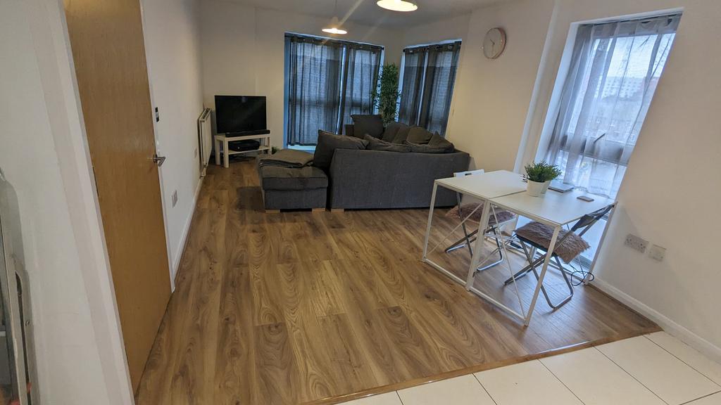 Butchers Road, London, E16 2 bed flat - £1,745 pcm (£403 pw)
