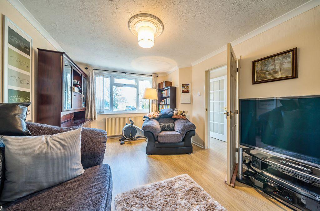 Inhurst Way, Tadley RG26 4DF 3 bed semi-detached house - £365,000