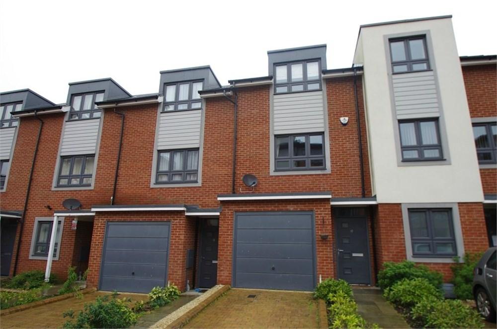 Rembrandt Way, Watford, WD18 3 bed townhouse - £2,000 pcm (£462 pw)