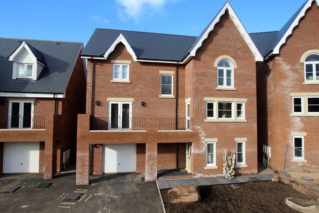 Heol Min Afon, Abergavenny, NP7 4 bed detached house - £650,000
