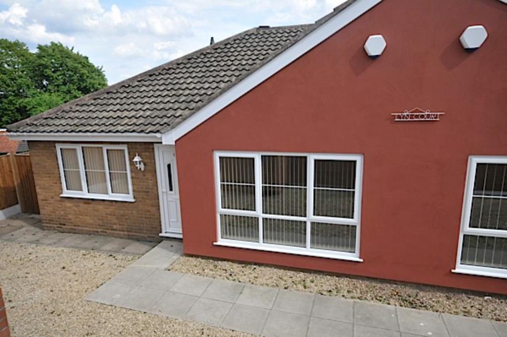 BRIERLEY HILL - Lyncourt, Church Street 2 bed semi-detached bungalow ...