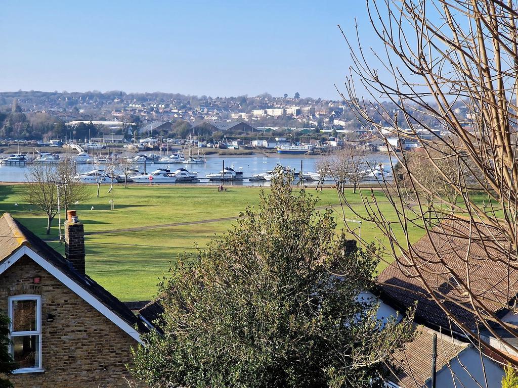 Love Lane Rochester 3 bed end of terrace house for sale - £535,000
