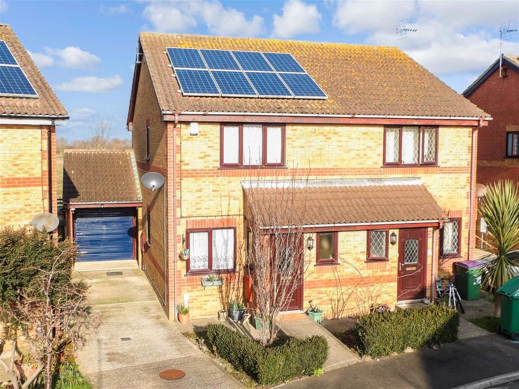 Megan Close, Lydd, Kent 2 bed semi-detached house for sale - £310,000