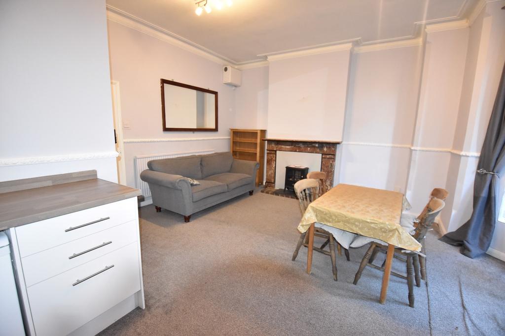 London Road, Luton 2 bed ground floor flat - £925 pcm (£213 pw)