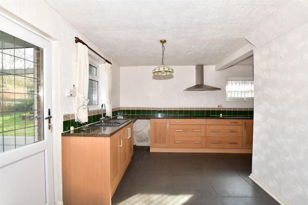 Warren Wood Road, Rochester, Kent 3 bed semi-detached house - £350,000