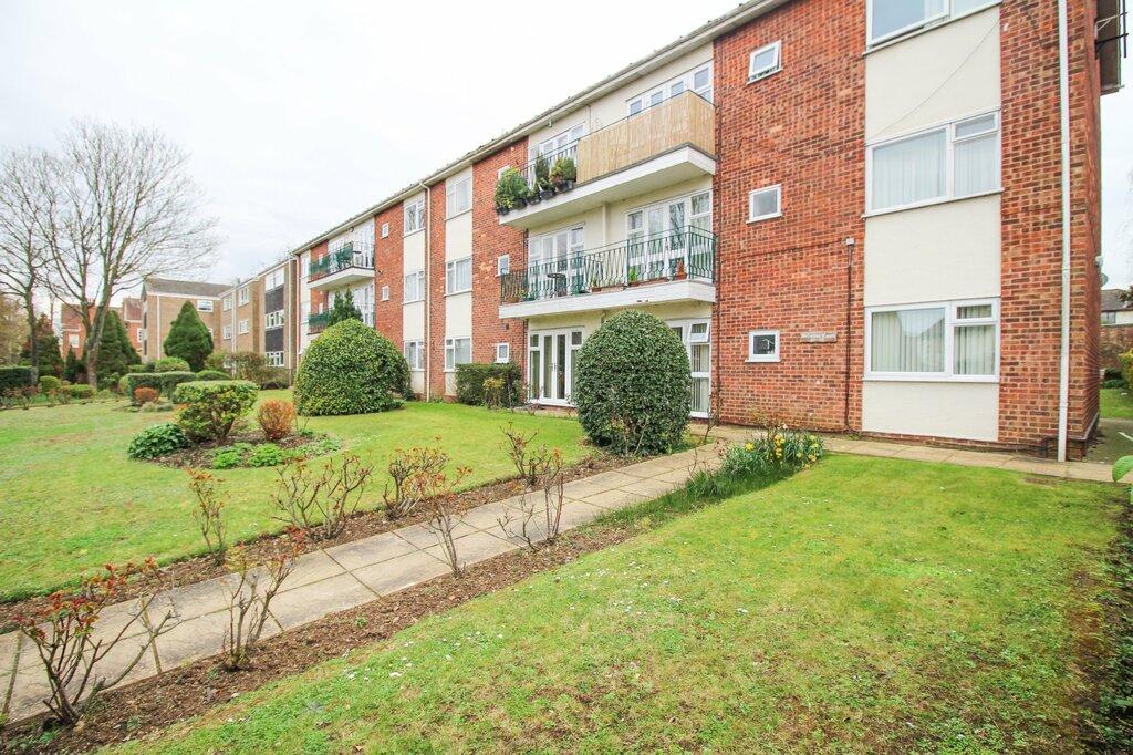 Belmont Court, Newmarket, Suffolk 2 bed flat - £995 pcm (£230 pw)