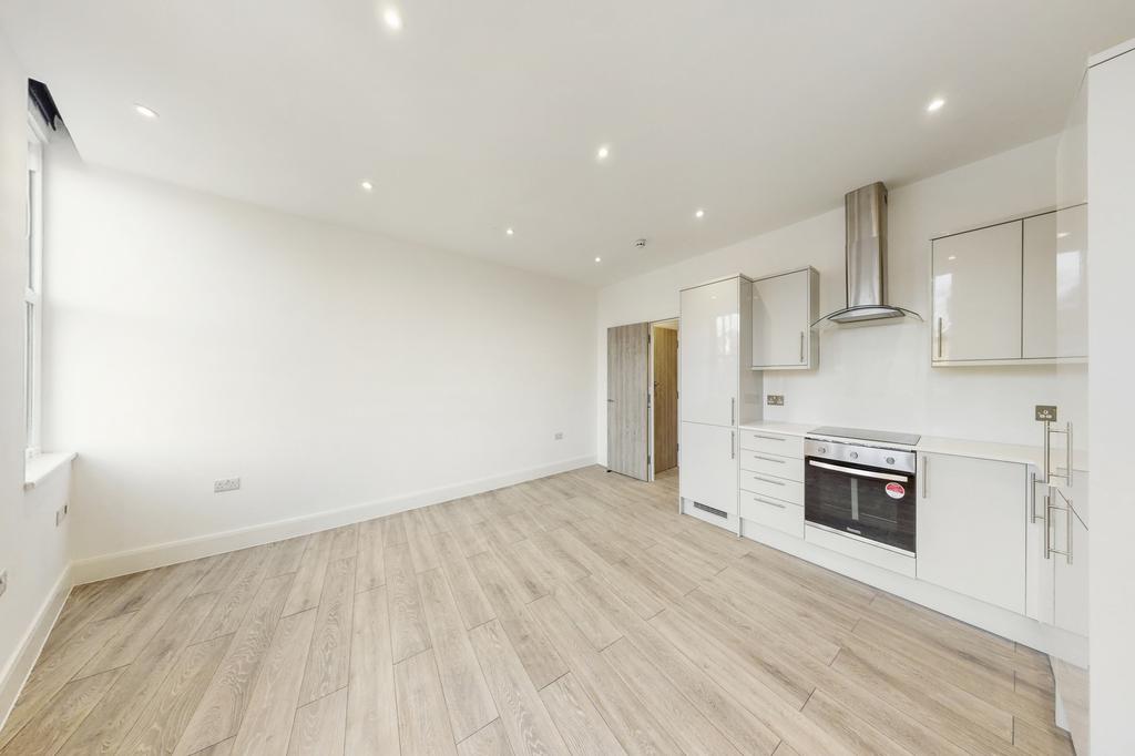 Bushey Grove Road, Bushey, WD23 1 bed flat - £1,300 pcm (£300 pw)