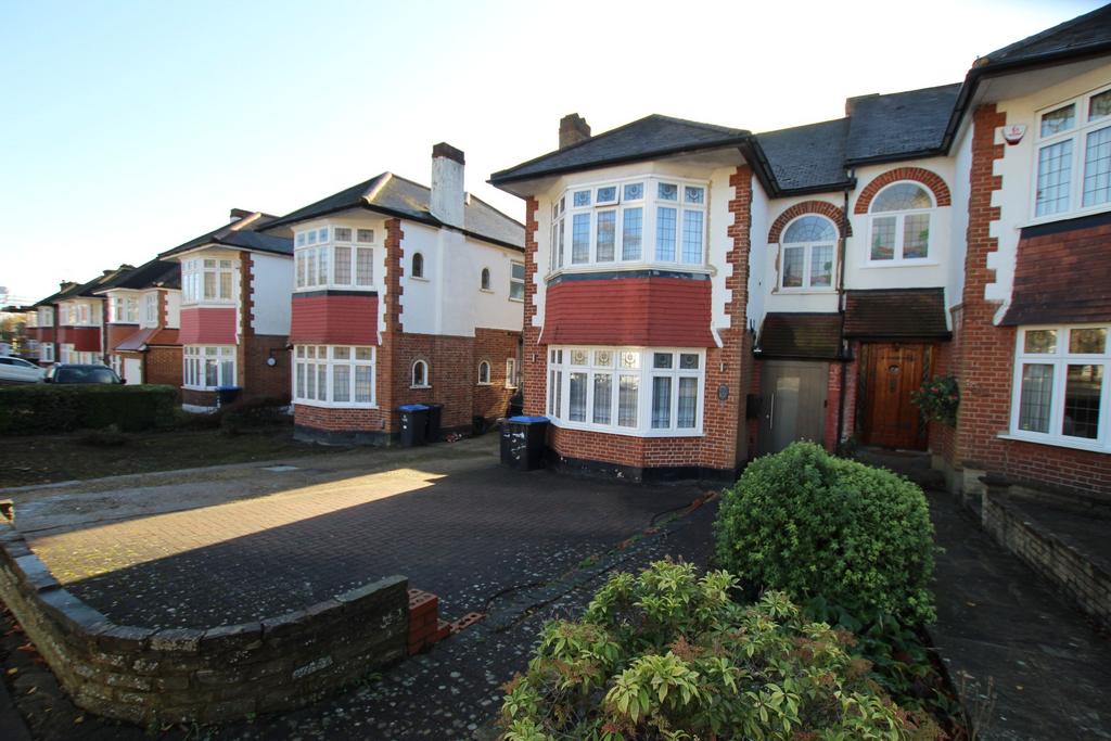 Prince George Avenue, London 3 bed semi-detached house - £2,850 pcm (£ ...