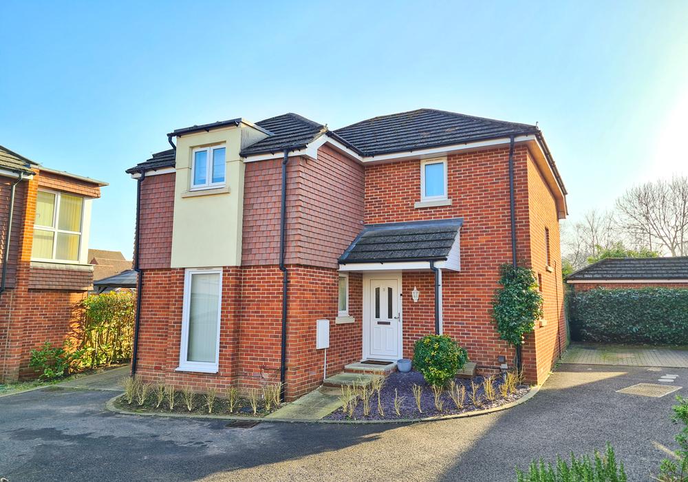 Wickham Court, Totton SO40 3 bed detached house for sale - £375,000
