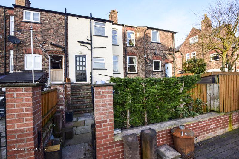 Lloyd Street, Altrincham 3 bed terraced house - £1,400 pcm (£323 pw)
