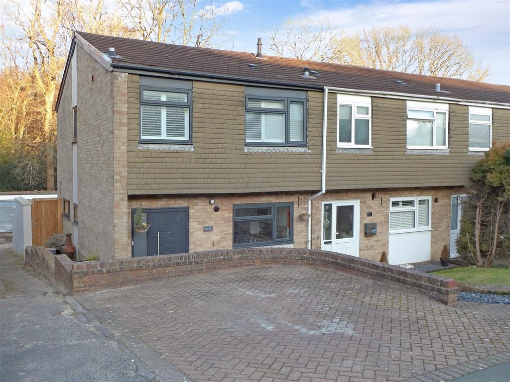 Medway, Crowborough, East Sussex 3 bed end of terrace house - £370,000