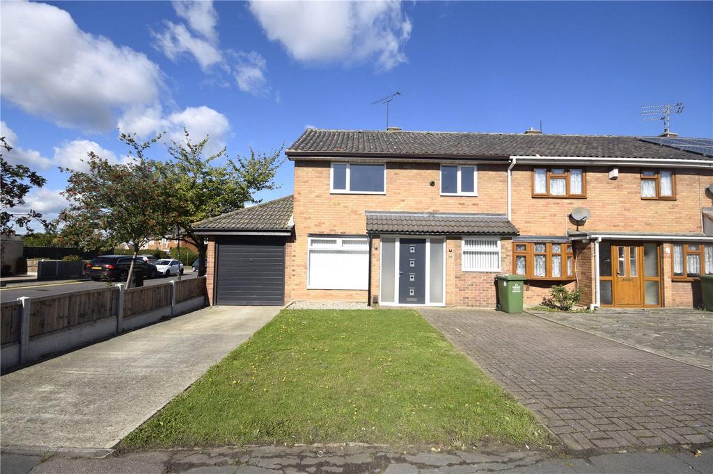 Whitmore Way, Basildon, Essex, SS14 3 bed end of terrace house - £1,500 ...