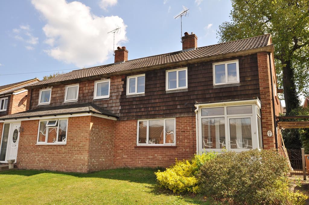 Long Dyke, Guildford, Surrey, GU1 3 bed semi-detached house - £2,100 ...