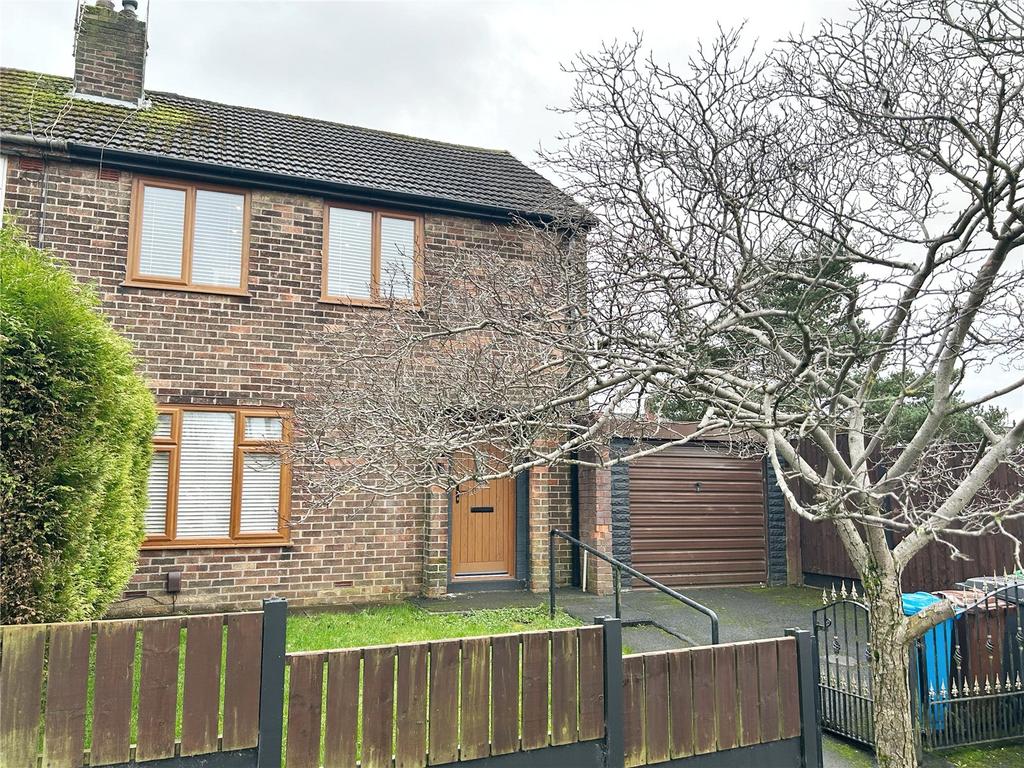 Tanners Fold, Fitton Hill, Oldham, OL8 2 bed semi-detached house - £150,000