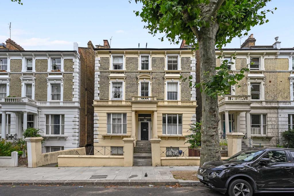 Bassett Road, Ladbroke Grove, London... 1 bed flat - £1,729 pcm (£399 pw)