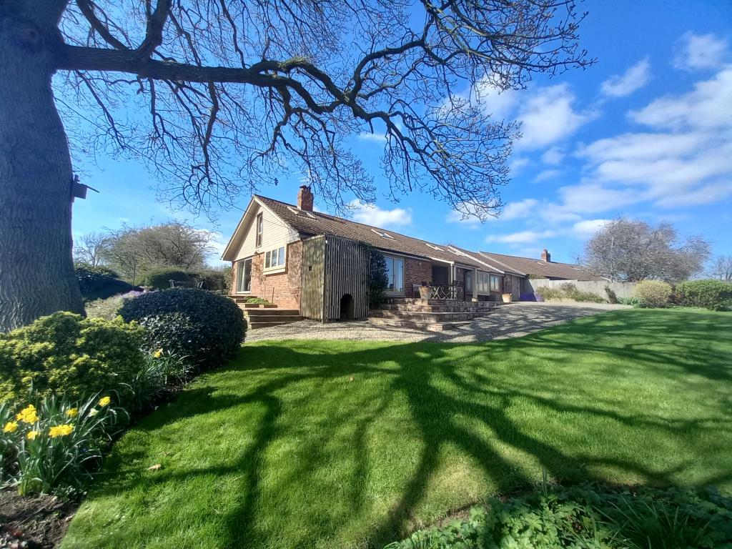 Bircher, Herefordshire, HR6 3 bed link detached house for sale - £760,000