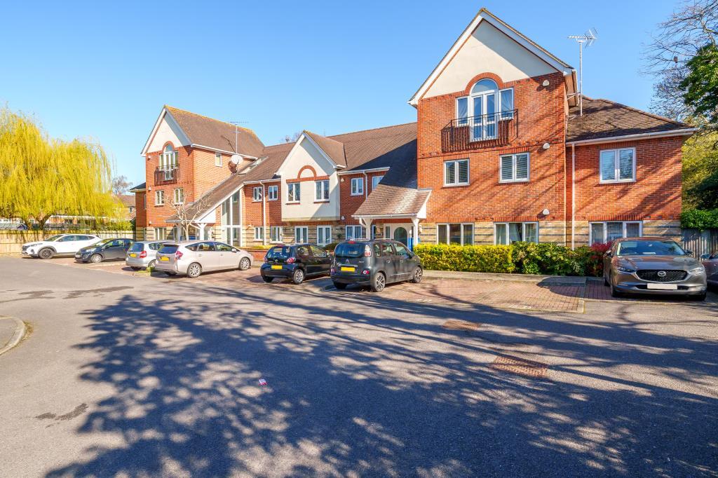 Bracknell, Berkshire, RG42 1 bed flat for sale - £240,000