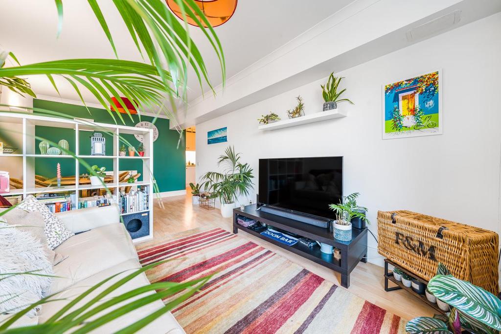 Evan Cook Close, Peckham 2 bed flat - £475,000