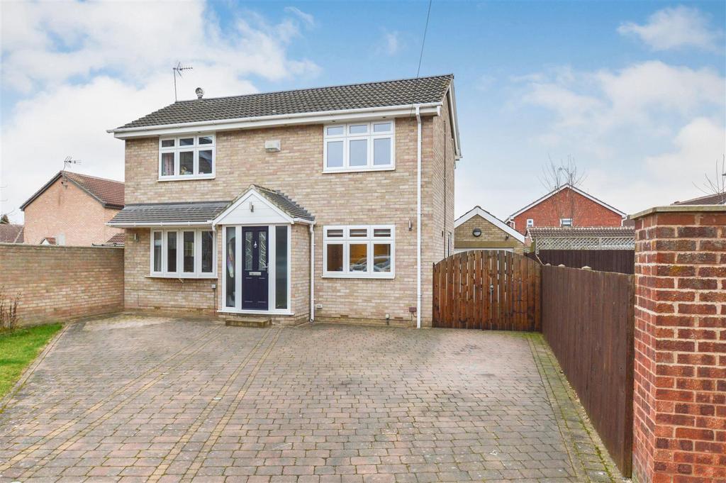Maple Close, Hull 3 bed detached house - £255,000
