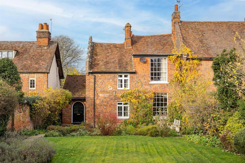 Mill Lane, Welwyn 4 bed semi-detached house - £900,000
