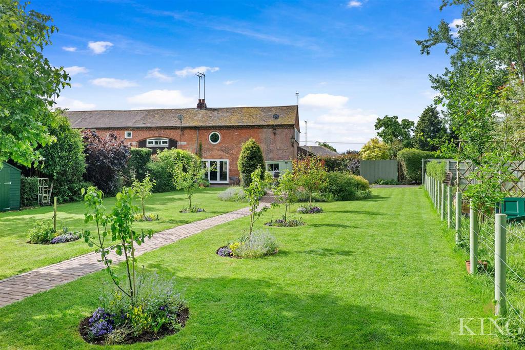 Priory Court, Studley, Warwickshire 3 bed house - £395,000