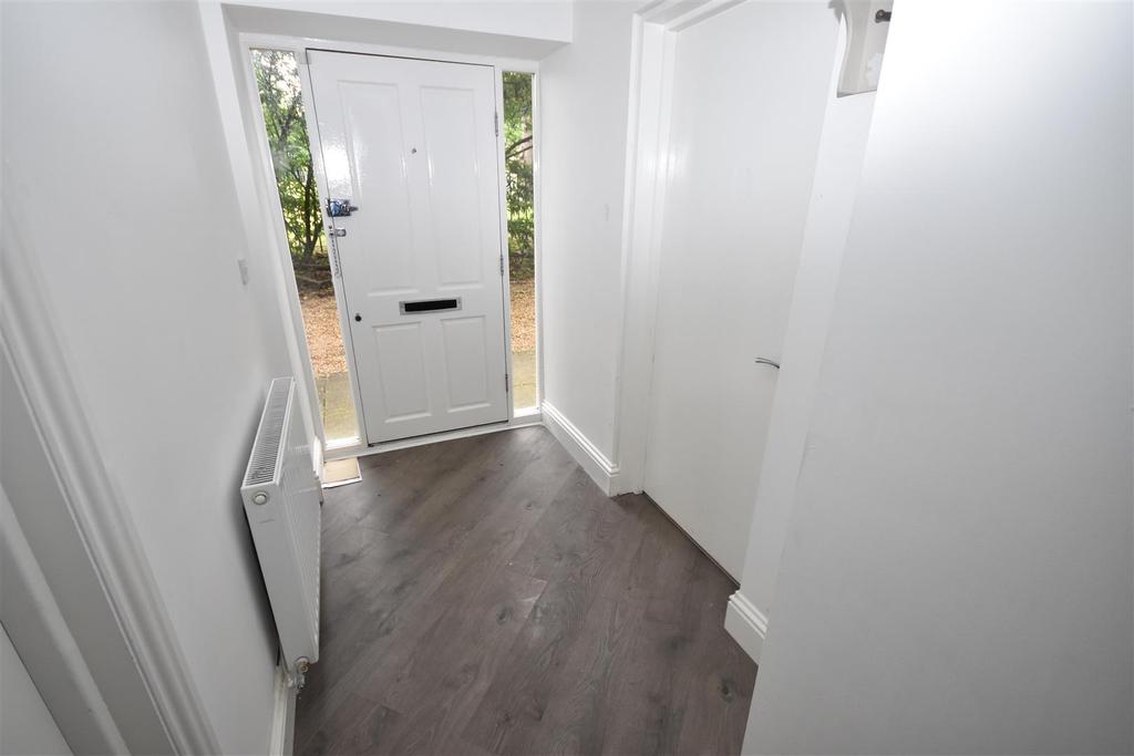 Royden House, Park Road North 2 bed apartment - £750 pcm (£173 pw)