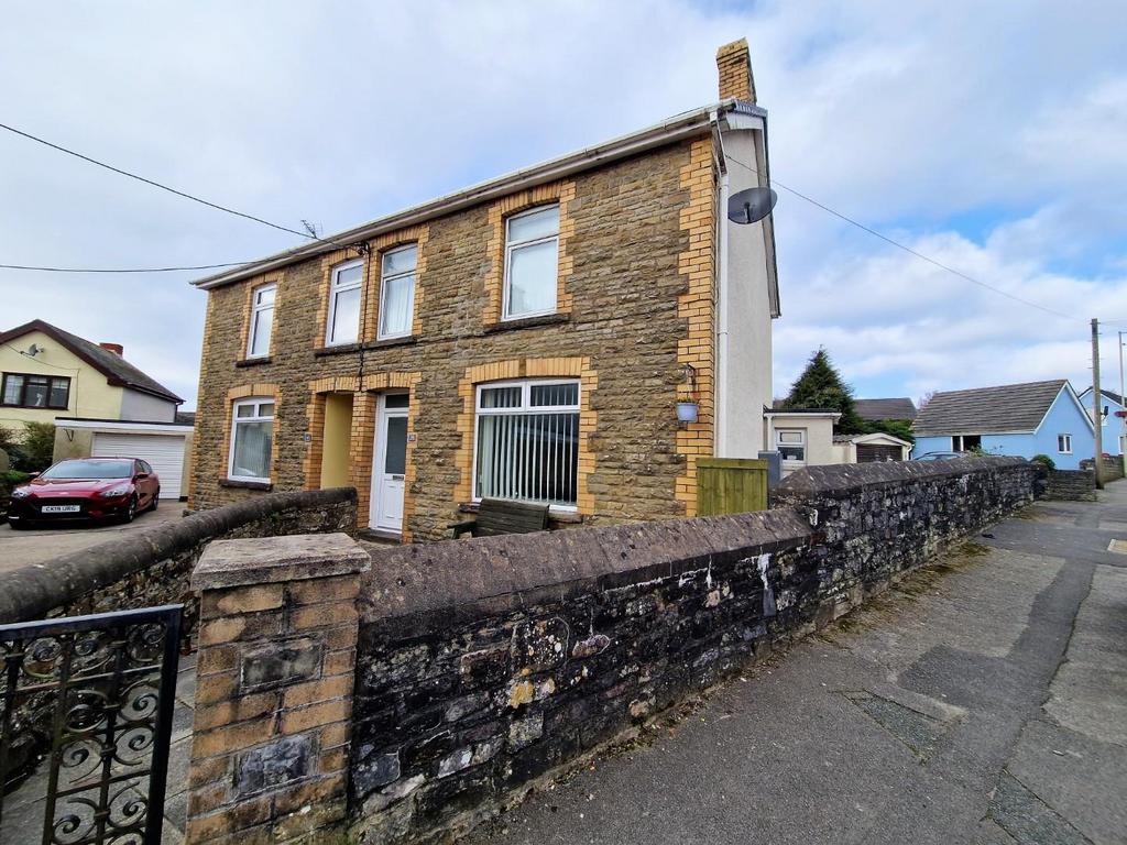 Penprysg Road, Pencoed, Bridgend... 4 bed semi-detached house - £220,000