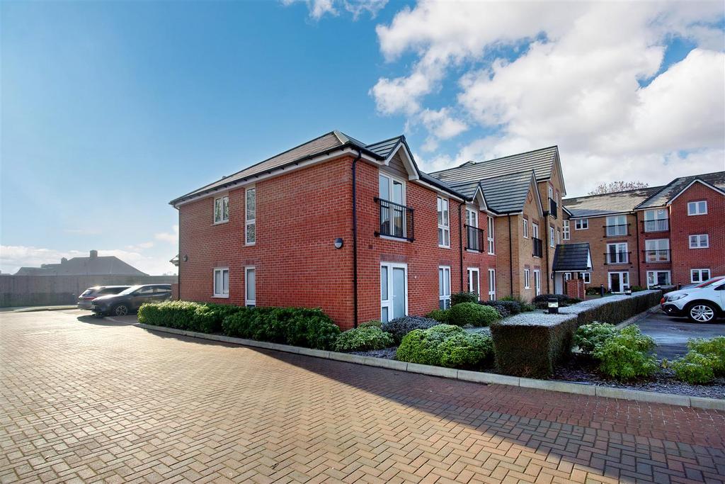 Carpenter Court, Hickings Lane... 1 bed apartment - £169,950