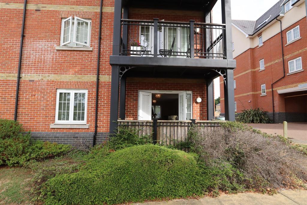 Edmund Rice House, Milan Walk, Brentwood 2 bed apartment - £345,000