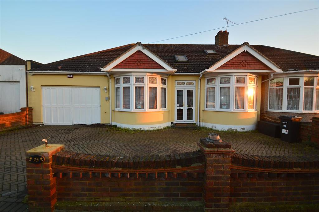 Whitney Avenue, Redbridge, IG4 5PN 5 bed bungalow - £695,000